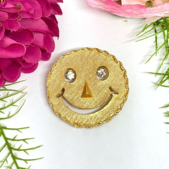Vintage | Jewelry | Vintagegolden Smiley Face Brooch W Dangly Eyes ...